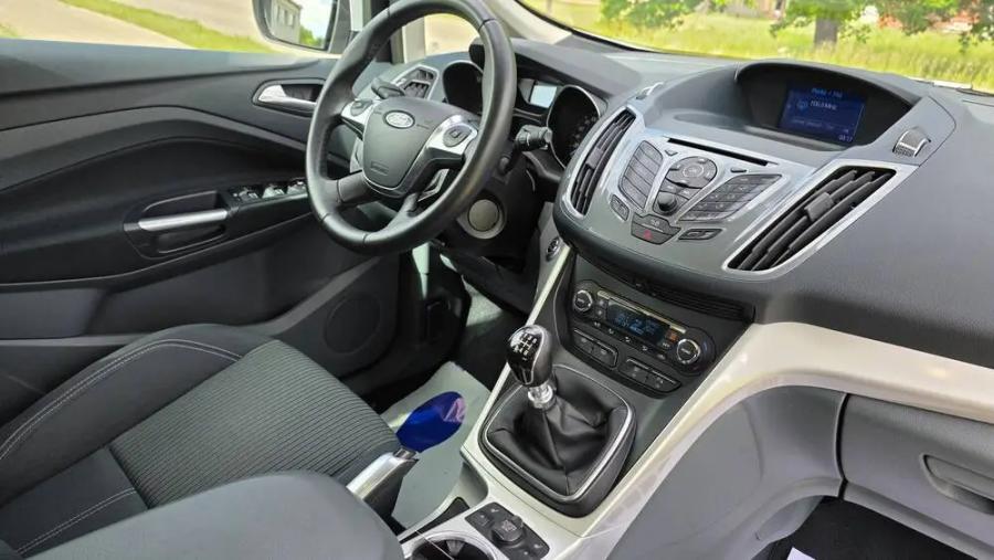 White Ford C-Max 2011 in Riga, with an engine capacity of 1.60 L and mileage of 216 thousand km for 5500 €, photo 21 on AUTOMOTO.COM.LV
