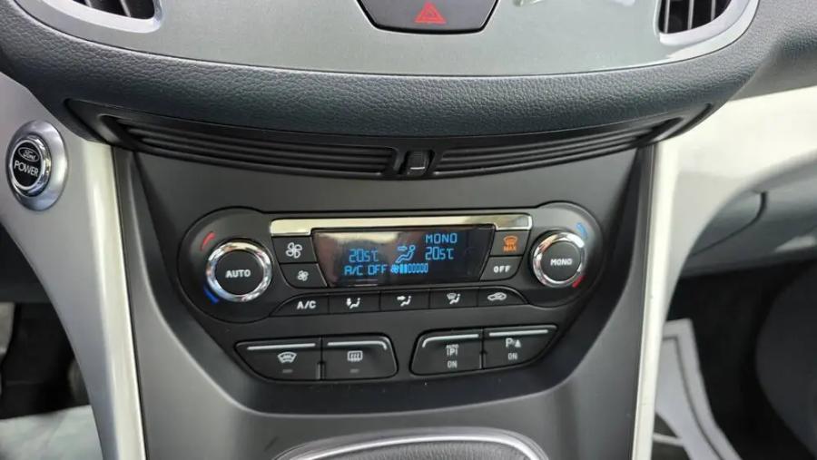 White Ford C-Max 2011 in Riga, with an engine capacity of 1.60 L and mileage of 216 thousand km for 5500 €, photo 25 on AUTOMOTO.COM.LV