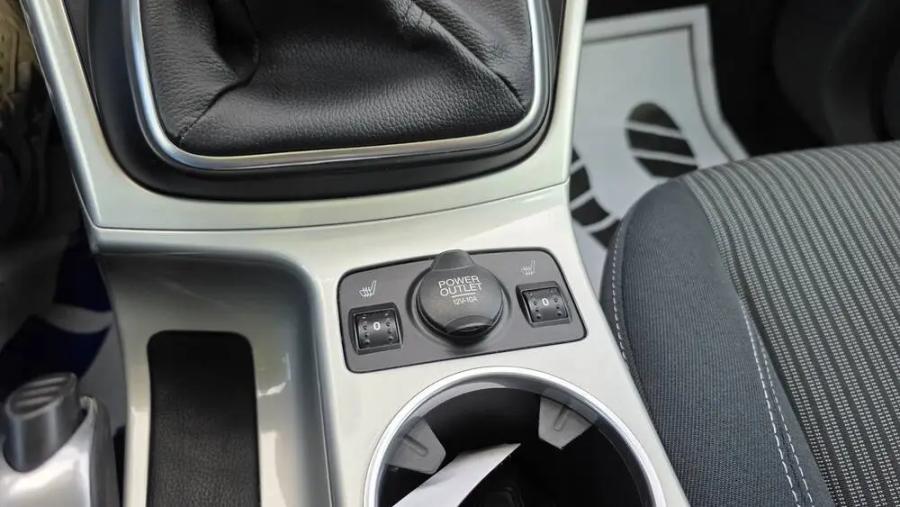 White Ford C-Max 2011 in Riga, with an engine capacity of 1.60 L and mileage of 216 thousand km for 5500 €, photo 28 on AUTOMOTO.COM.LV