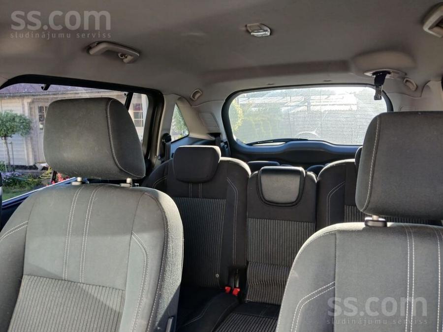White Ford C-Max 2011 in Riga, with an engine capacity of 2.00 L and mileage of 0 thousand km for 2900 €, photo 8 on AUTOMOTO.COM.LV