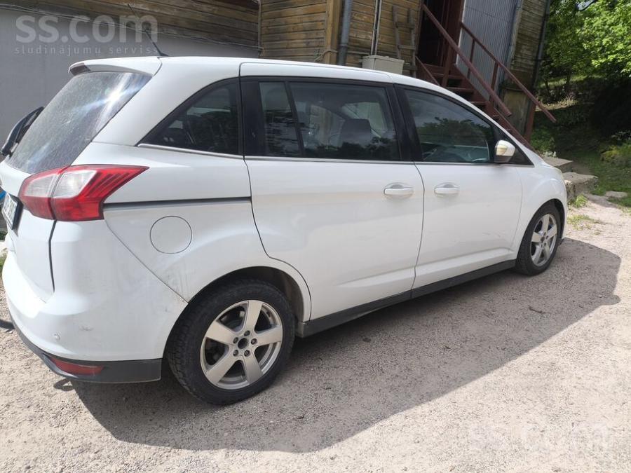 White Ford C-Max 2012 in Tukums, with an engine capacity of 2.00 L and mileage of 277 thousand km for 4700 €, photo 4 on AUTOMOTO.COM.LV