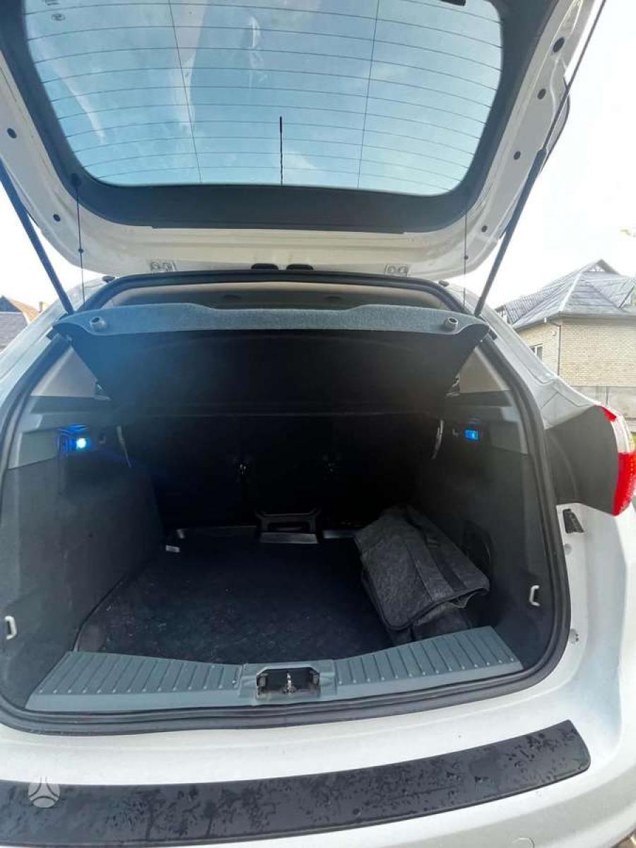 Balts Ford C-Max 2012 Tauragė, ar dzinēja tilpumu 2.00 L un nobraukumu 246 tūkst. km par 3850 €, foto 16 vietnē AUTOMOTO.COM.LV