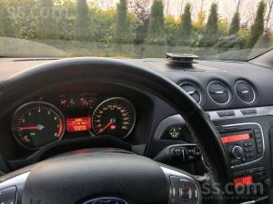 White Ford C-Max 2013 in Ventspils, with an engine capacity of 2.00 L and mileage of 363 thousand km for 1999 €, photo 5 on AUTOMOTO.COM.LV