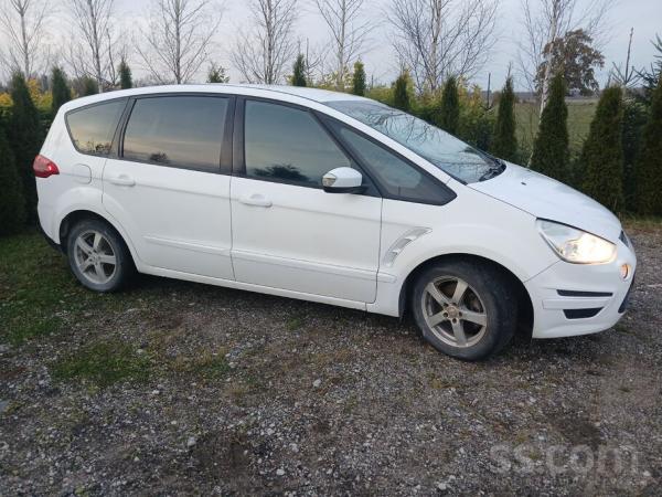 White Ford C-Max 2013 in Ventspils, with an engine capacity of 2.00 L and mileage of 363 thousand km for 1999 €, photo 5 on AUTOMOTO.COM.LV