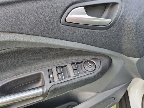 White Ford C-Max 2013 in Riga, with an engine capacity of 1.00 L and mileage of 162 thousand km for 4700 €, photo 10 on AUTOMOTO.COM.LV