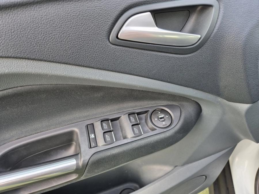 White Ford C-Max 2013 in Riga, with an engine capacity of 1.00 L and mileage of 162 thousand km for 4700 €, photo 11 on AUTOMOTO.COM.LV