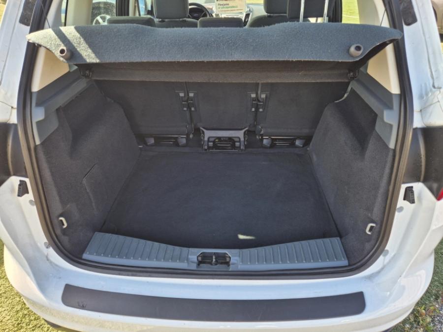 White Ford C-Max 2013 in Riga, with an engine capacity of 1.00 L and mileage of 162 thousand km for 4700 €, photo 21 on AUTOMOTO.COM.LV