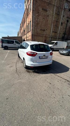 White Ford C-Max 2013 in Riga, with an engine capacity of 1.60 L and mileage of 526 thousand km for 1490 €, photo 4 on AUTOMOTO.COM.LV