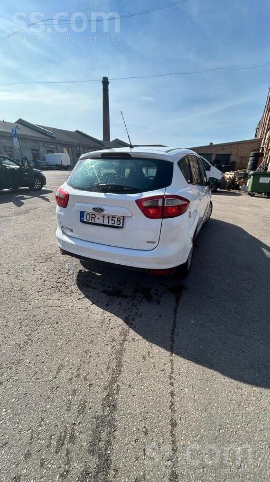 White Ford C-Max 2013 in Riga, with an engine capacity of 1.60 L and mileage of 526 thousand km for 1490 €, photo 5 on AUTOMOTO.COM.LV