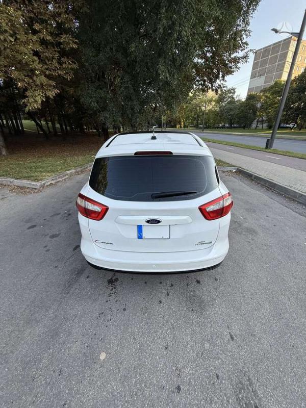 White Ford C-Max 2013 in Kaunas, with an engine capacity of 2.00 L and mileage of 135 thousand km for 5000 €, photo 2 on AUTOMOTO.COM.LV