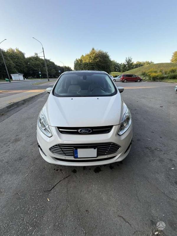 White Ford C-Max 2013 in Kaunas, with an engine capacity of 2.00 L and mileage of 135 thousand km for 5000 €, photo 3 on AUTOMOTO.COM.LV