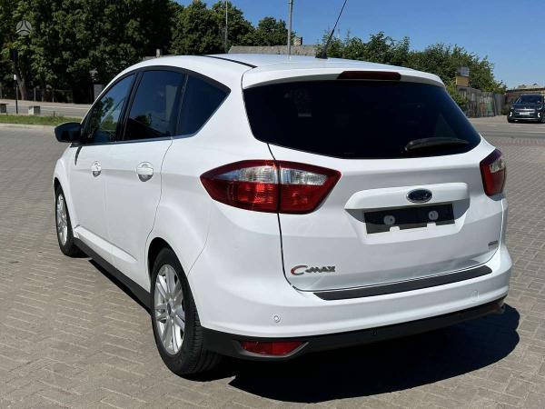 White Ford C-Max 2014 in Taurage, with an engine capacity of 1.00 L and mileage of 123 thousand km for 4300 €, photo 6 on AUTOMOTO.COM.LV
