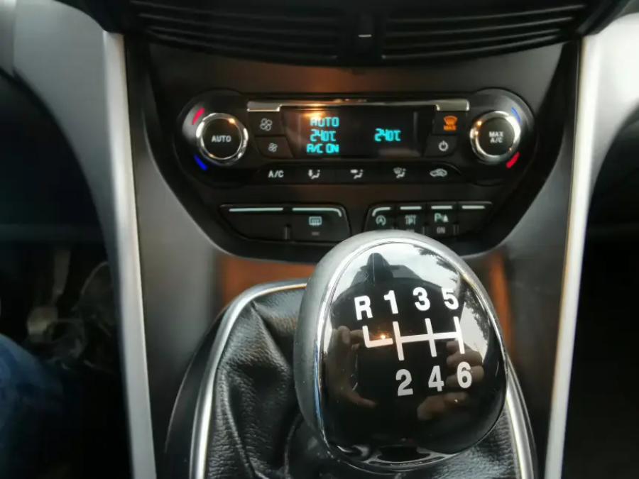 Balts Ford C-Max 2014 Kuldīga, ar dzinēja tilpumu 1.60 L un nobraukumu 255 tūkst. km par 5145 €, foto 12 vietnē AUTOMOTO.COM.LV