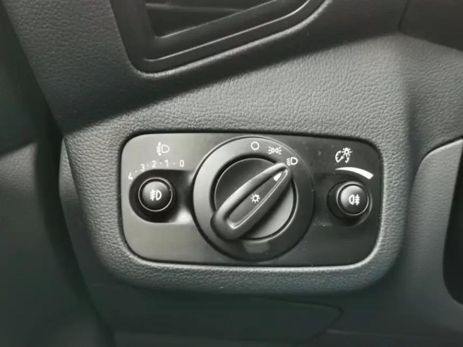 Balts Ford C-Max 2014 Kuldīga, ar dzinēja tilpumu 1.60 L un nobraukumu 255 tūkst. km par 5145 €, foto 16 vietnē AUTOMOTO.COM.LV