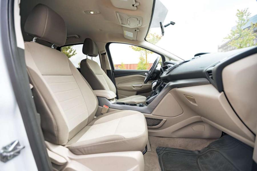White Ford C-Max 2014 in Klaipeda, with an engine capacity of 2.00 L and mileage of 182 thousand km for 5700 €, photo 12 on AUTOMOTO.COM.LV