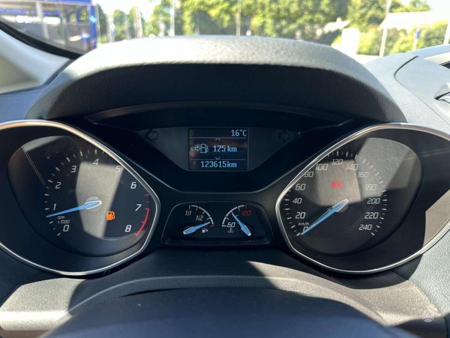White Ford C-Max 2014 in Taurage, with an engine capacity of 1.00 L and mileage of 123 thousand km for 4300 €, photo 10 on AUTOMOTO.COM.LV