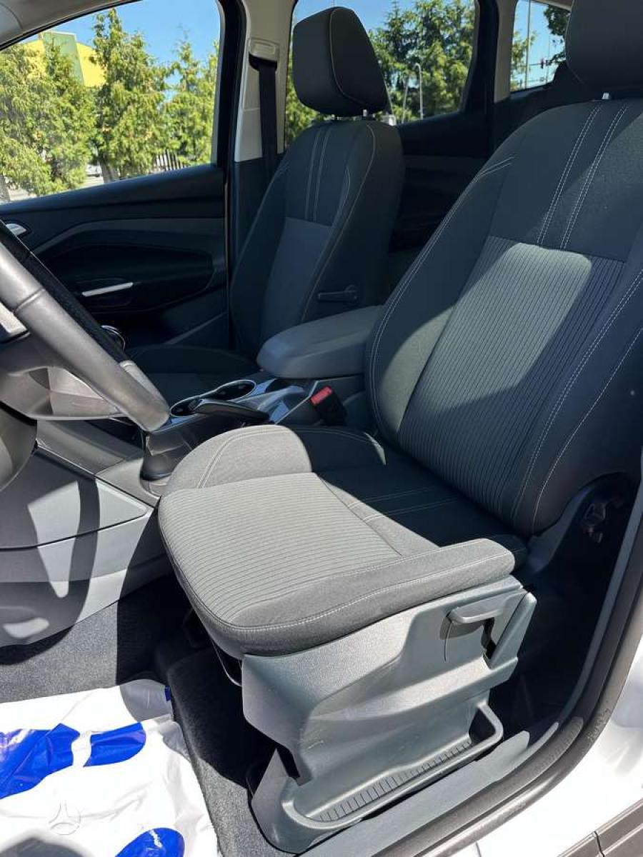 White Ford C-Max 2014 in Taurage, with an engine capacity of 1.00 L and mileage of 123 thousand km for 4300 €, photo 15 on AUTOMOTO.COM.LV