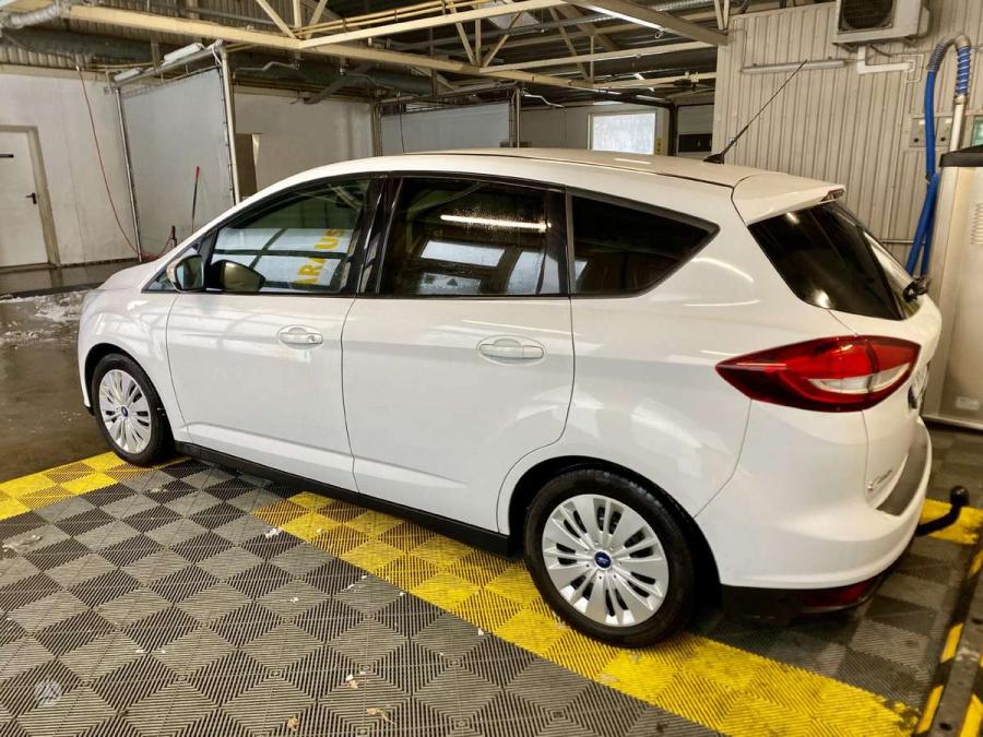 Balts Ford C-Max 2015 Šauļi, ar dzinēja tilpumu 1.50 L un nobraukumu 235 tūkst. km par 5450 €, foto 5 vietnē AUTOMOTO.COM.LV