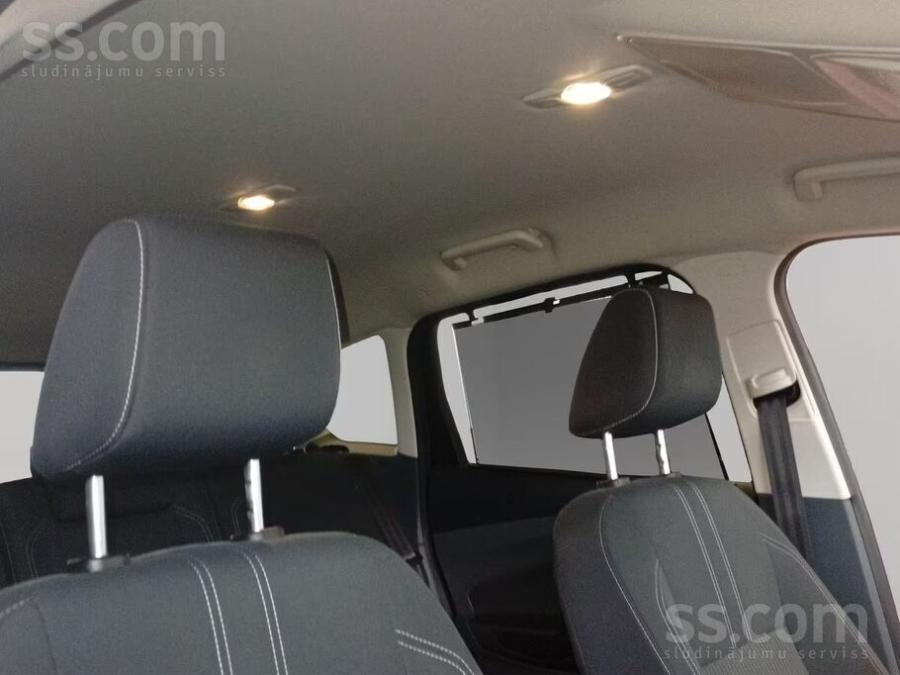 White Ford C-Max 2015 in Ogre, with an engine capacity of 1.20 L and mileage of 130 thousand km for 6350 €, photo 22 on AUTOMOTO.COM.LV