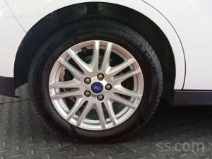 White Ford C-Max 2015 in Ogre, with an engine capacity of 1.20 L and mileage of 130 thousand km for 6350 €, photo 25 on AUTOMOTO.COM.LV