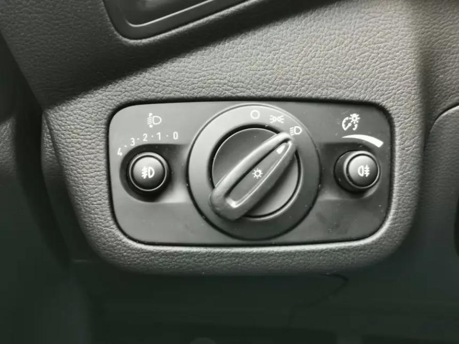 Balts Ford C-Max 2015 Kuldīga, ar dzinēja tilpumu 1.50 L un nobraukumu 189 tūkst. km par 7500 €, foto 16 vietnē AUTOMOTO.COM.LV