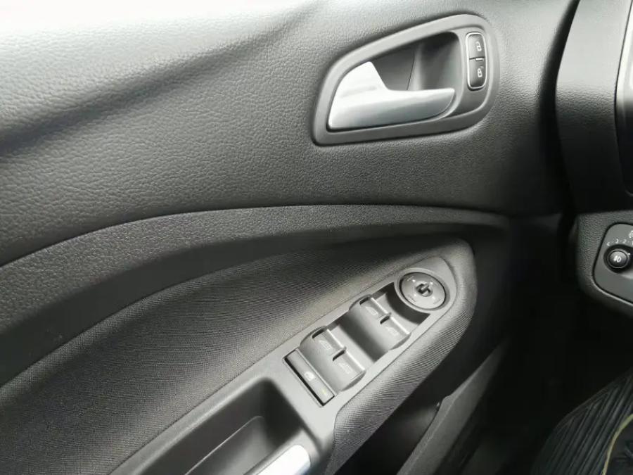 Balts Ford C-Max 2015 Kuldīga, ar dzinēja tilpumu 1.50 L un nobraukumu 189 tūkst. km par 7500 €, foto 17 vietnē AUTOMOTO.COM.LV