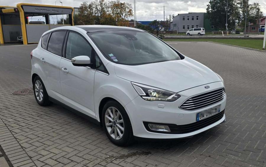 White Ford C-Max 2015 in Taurage, with an engine capacity of 1.00 L and mileage of 139 thousand km for 4500 €, photo 4 on AUTOMOTO.COM.LV