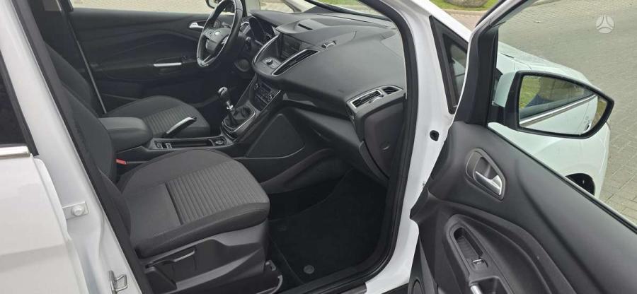 White Ford C-Max 2015 in Taurage, with an engine capacity of 1.00 L and mileage of 139 thousand km for 4500 €, photo 10 on AUTOMOTO.COM.LV