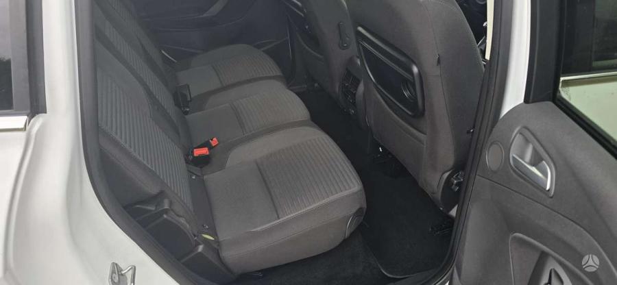 White Ford C-Max 2015 in Taurage, with an engine capacity of 1.00 L and mileage of 139 thousand km for 4500 €, photo 12 on AUTOMOTO.COM.LV