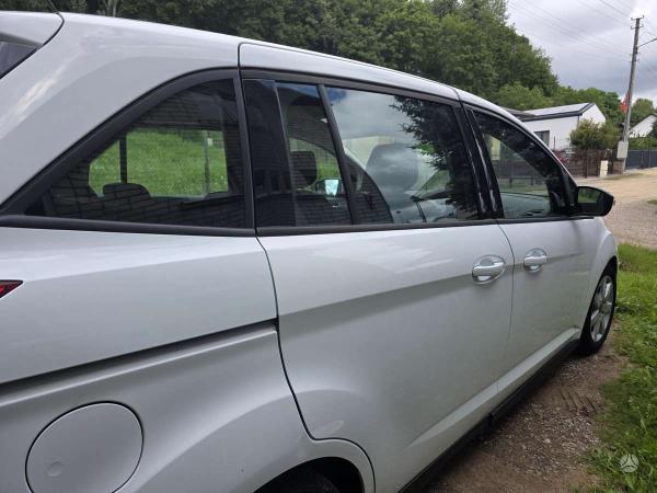White Ford C-Max 2016 in Kaunas, with an engine capacity of 1.00 L and mileage of 116 thousand km for 5500 €, photo 1 on AUTOMOTO.COM.LV
