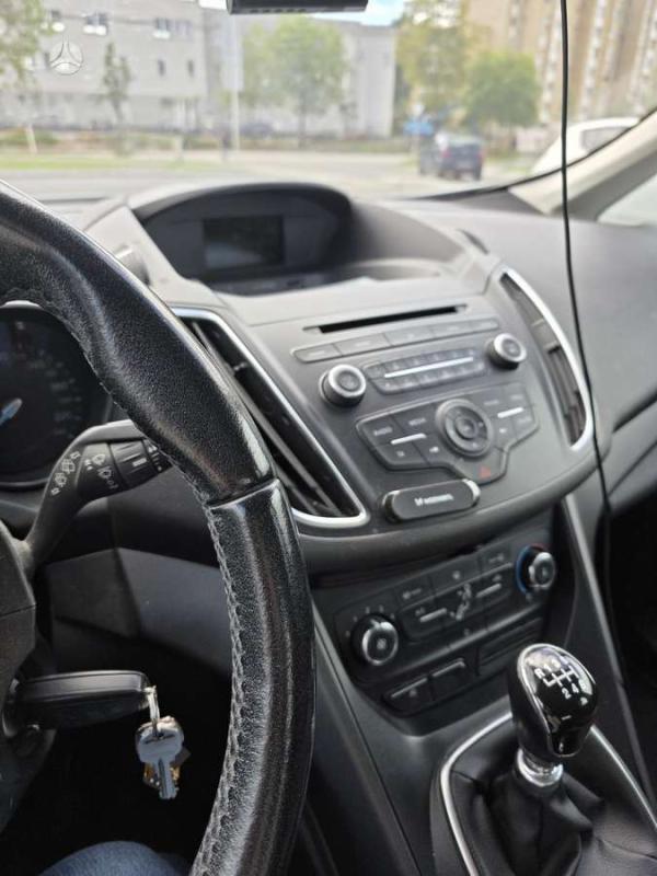 White Ford C-Max 2016 in Kaunas, with an engine capacity of 1.00 L and mileage of 116 thousand km for 5500 €, photo 3 on AUTOMOTO.COM.LV
