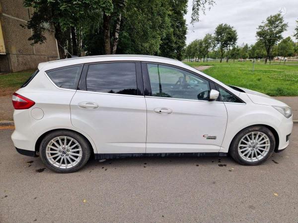 Balts Ford C-Max 2016 Kauņa, ar dzinēja tilpumu 2.00 L un nobraukumu 200 tūkst. km par 4000 €, foto 5 vietnē AUTOMOTO.COM.LV