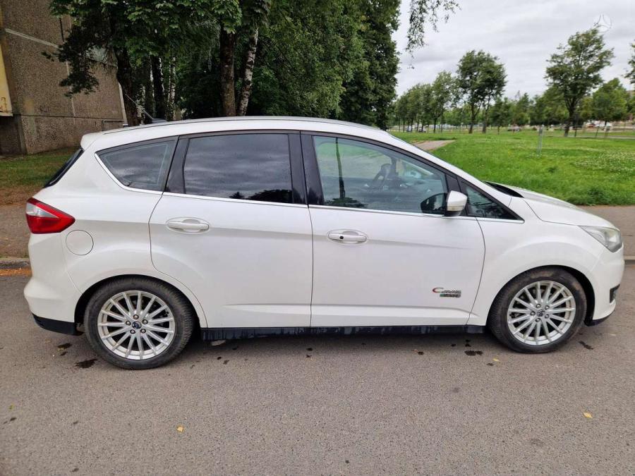 White Ford C-Max 2016 in Kaunas, with an engine capacity of 2.00 L and mileage of 200 thousand km for 4000 €, photo 6 on AUTOMOTO.COM.LV