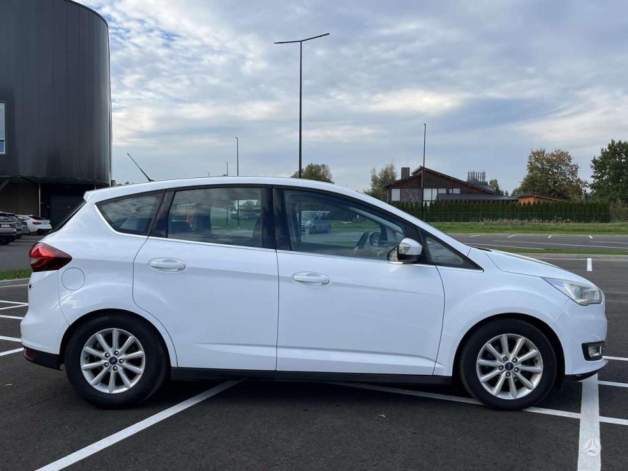 White Ford C-Max 2016 in Taurage, with an engine capacity of 1.50 L and mileage of 210 thousand km for 4550 €, photo 5 on AUTOMOTO.COM.LV