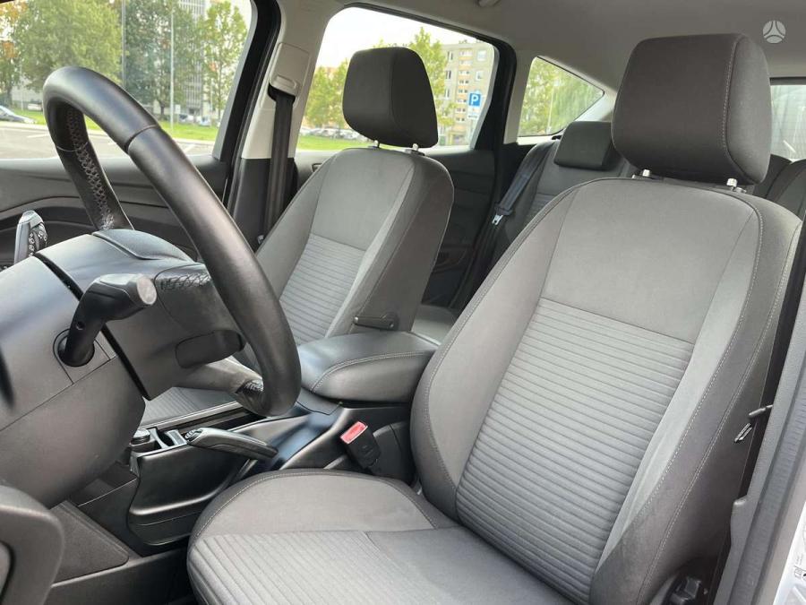 White Ford C-Max 2016 in Taurage, with an engine capacity of 1.50 L and mileage of 210 thousand km for 4550 €, photo 17 on AUTOMOTO.COM.LV