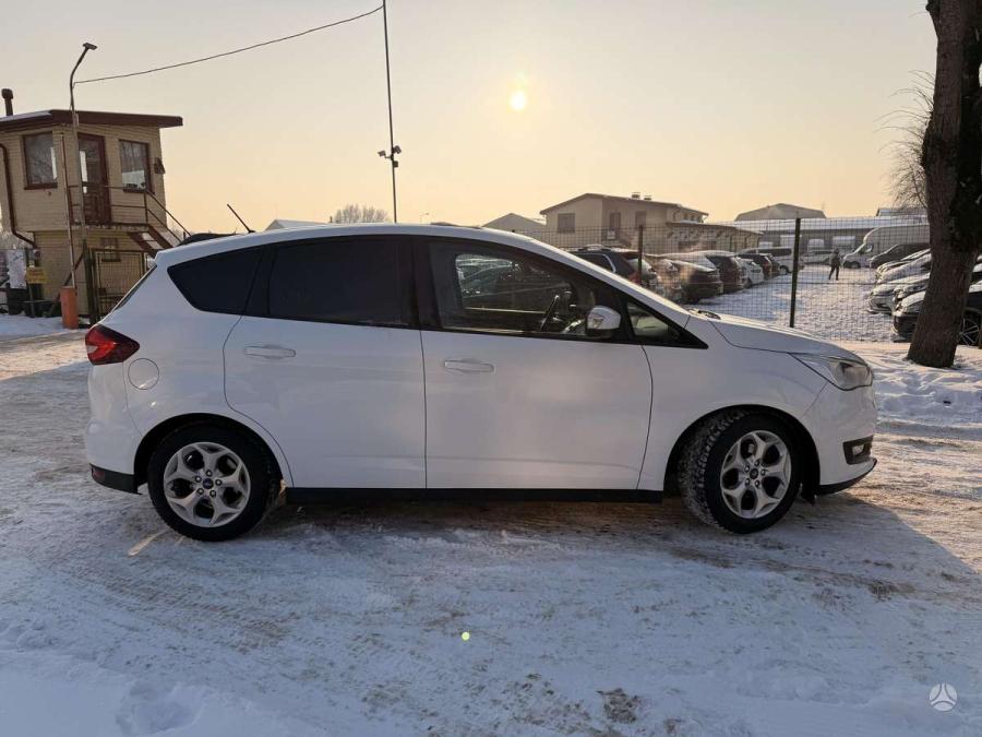 White Ford C-Max 2017 in Taurage, with an engine capacity of 1.00 L and mileage of 92 thousand km for 5750 €, photo 8 on AUTOMOTO.COM.LV
