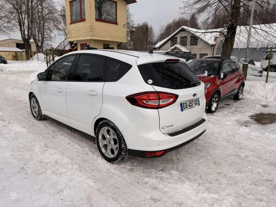 White Ford C-Max 2017 in Taurage, with an engine capacity of 1.00 L and mileage of 92 thousand km for 5650 €, photo 4 on AUTOMOTO.COM.LV