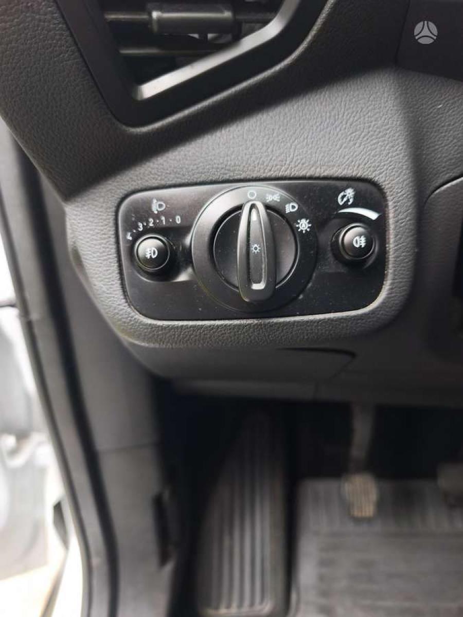Balts Ford C-Max 2017 Kauņa, ar dzinēja tilpumu 1.00 L un nobraukumu 171 tūkst. km par 5950 €, foto 27 vietnē AUTOMOTO.COM.LV