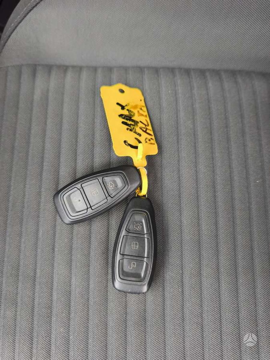 Balts Ford C-Max 2017 Kauņa, ar dzinēja tilpumu 1.00 L un nobraukumu 171 tūkst. km par 5950 €, foto 34 vietnē AUTOMOTO.COM.LV