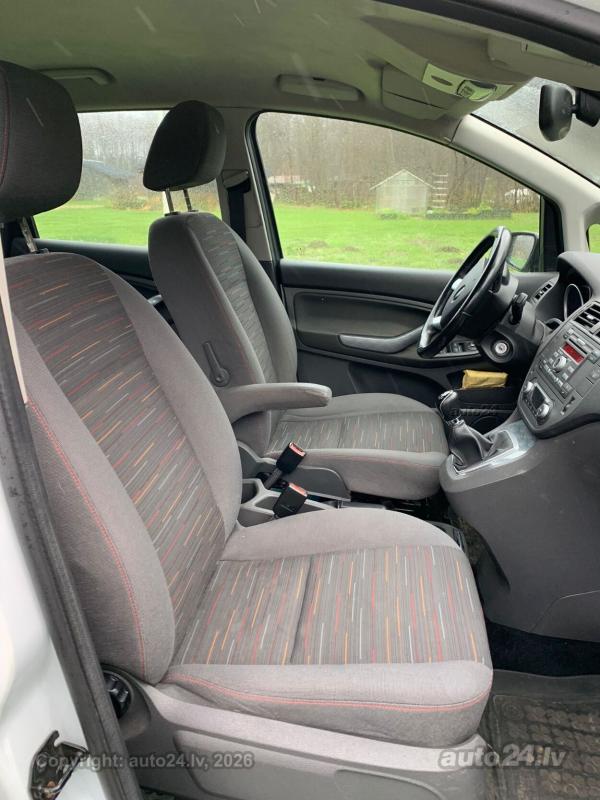 Balts Ford C-Max 2008 Pērnava, ar dzinēja tilpumu 1.60 L un nobraukumu 338 tūkst. km par 2000 €, foto 5 vietnē AUTOMOTO.COM.LV