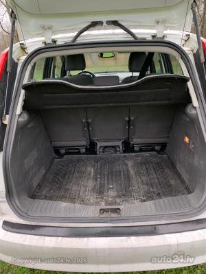Balts Ford C-Max 2008 Pērnava, ar dzinēja tilpumu 1.60 L un nobraukumu 338 tūkst. km par 2000 €, foto 8 vietnē AUTOMOTO.COM.LV