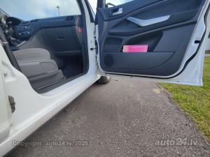 Balts Ford C-Max 2008 Pērnava, ar dzinēja tilpumu 1.60 L un nobraukumu 338 tūkst. km par 2000 €, foto 14 vietnē AUTOMOTO.COM.LV
