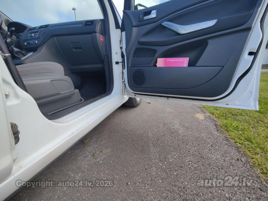 Balts Ford C-Max 2008 Pērnava, ar dzinēja tilpumu 1.60 L un nobraukumu 338 tūkst. km par 2000 €, foto 14 vietnē AUTOMOTO.COM.LV