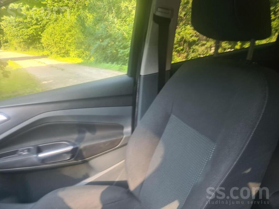 White Ford C-Max 2012 in Jurmala, with an engine capacity of 1.60 L and mileage of 386 thousand km for 3850 €, photo 10 on AUTOMOTO.COM.LV