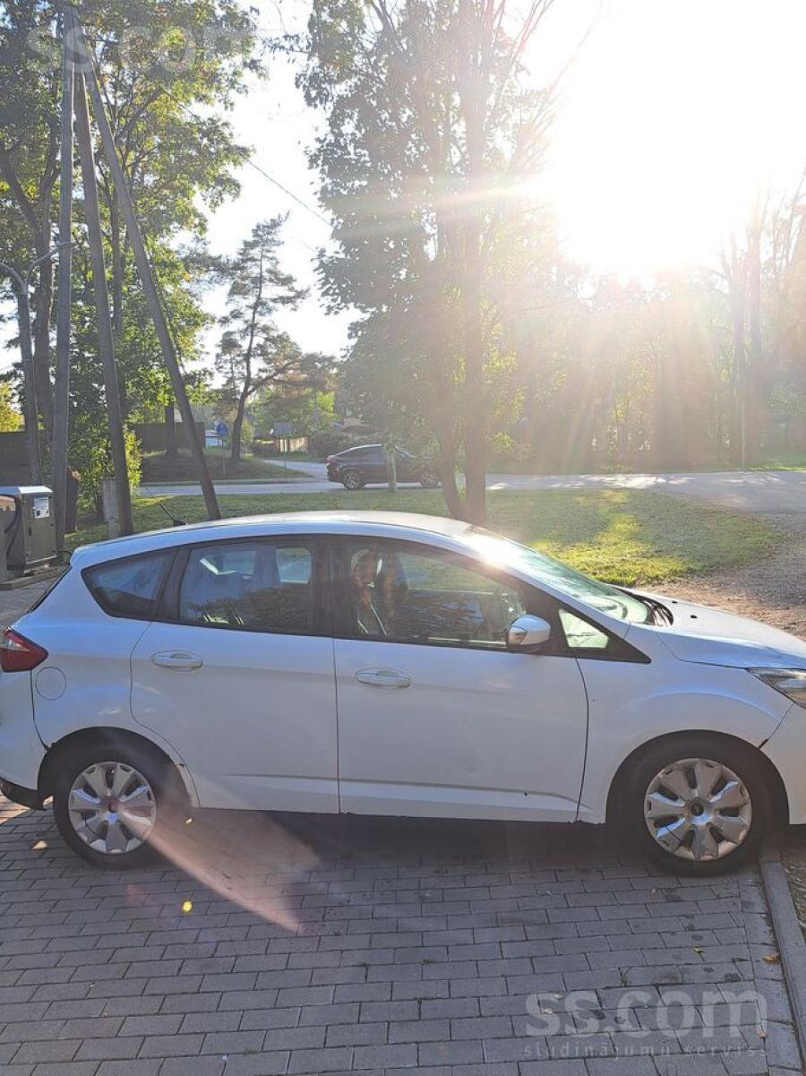 White Ford C-Max 2012 in Riga, with an engine capacity of 1.60 L and mileage of 509 thousand km for 1500 €, photo 4 on AUTOMOTO.COM.LV