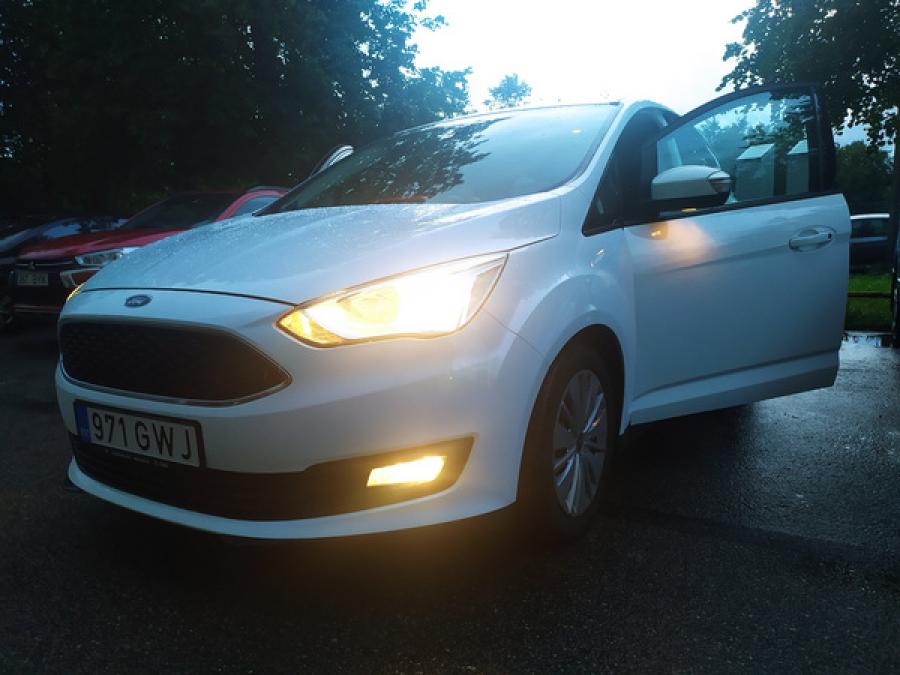 White Ford C-Max 2016 in Tallinn, with an engine capacity of 15.00 L and mileage of 244 thousand km for 6250 €, photo 8 on AUTOMOTO.COM.LV