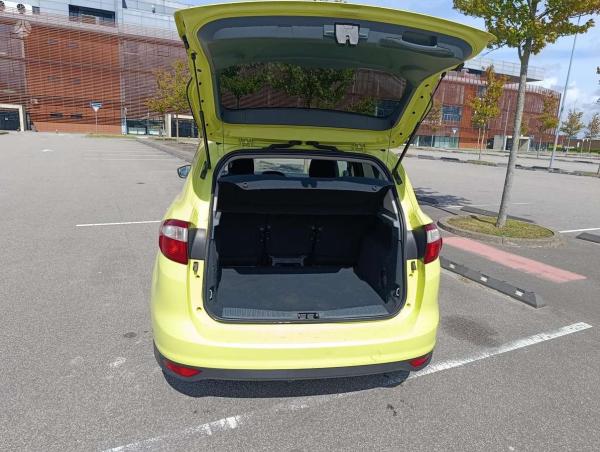 Ford C-Max 2011 in Klaipeda on AUTOMOTO.COM.LV Yellow Ford C-Max 2011 in Klaipeda, with an engine capacity of 2.00 L and mileage of 310 thousand km for 3600 €, photo 6 on AUTOMOTO.COM.LV