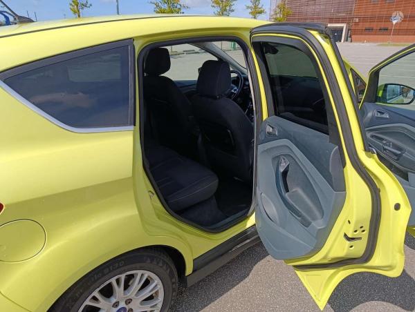 Ford C-Max 2011 in Klaipeda on AUTOMOTO.COM.LV Yellow Ford C-Max 2011 in Klaipeda, with an engine capacity of 2.00 L and mileage of 310 thousand km for 3600 €, photo 7 on AUTOMOTO.COM.LV
