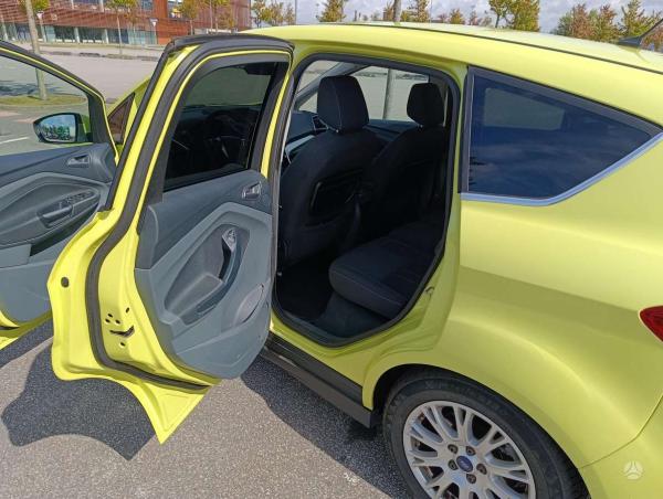 Ford C-Max 2011 in Klaipeda on AUTOMOTO.COM.LV Yellow Ford C-Max 2011 in Klaipeda, with an engine capacity of 2.00 L and mileage of 310 thousand km for 3600 €, photo 9 on AUTOMOTO.COM.LV