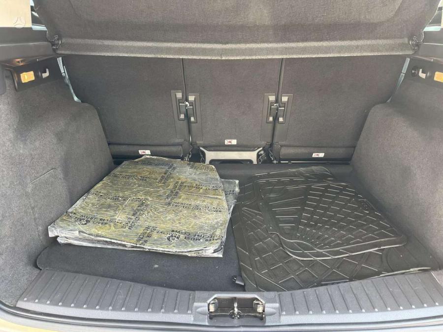 Yellow Ford C-Max 2016 in Siauliai, with an engine capacity of 1.00 L and mileage of 72 thousand km for 4650 €, photo 16 on AUTOMOTO.COM.LV